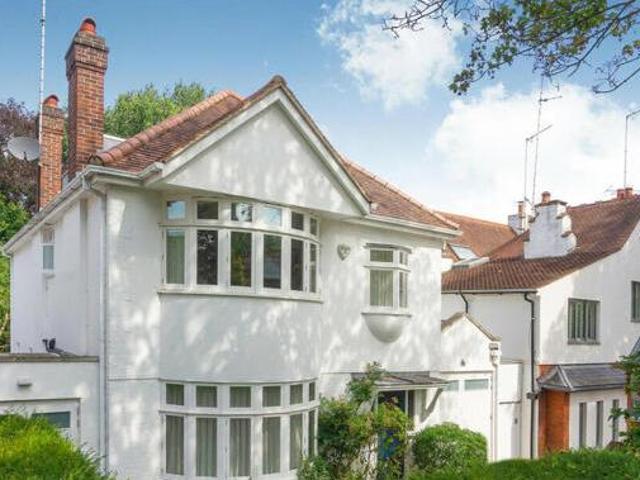 4 Bedroom Detached House For Sale In London