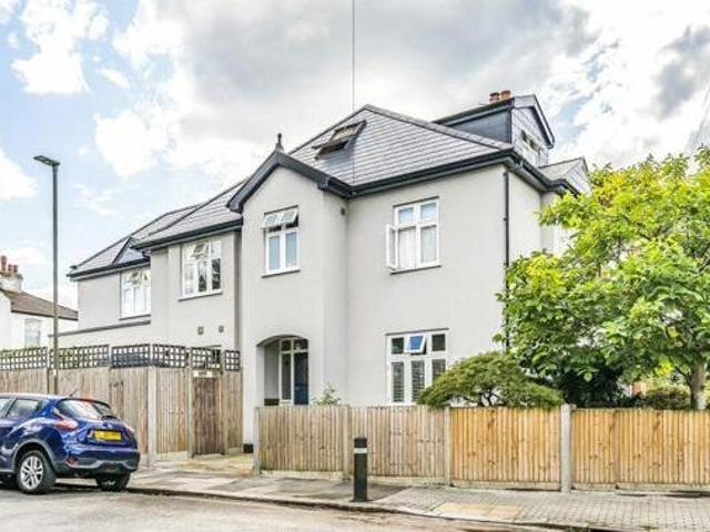 4 Bedroom Detached House For Sale In London