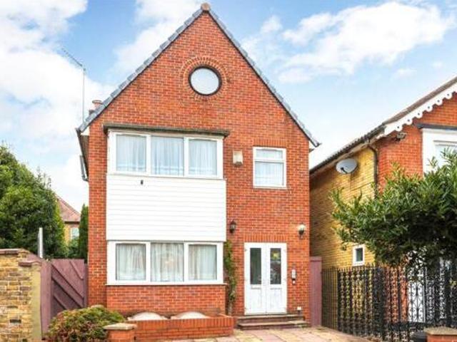 4 Bedroom Detached House For Sale In London