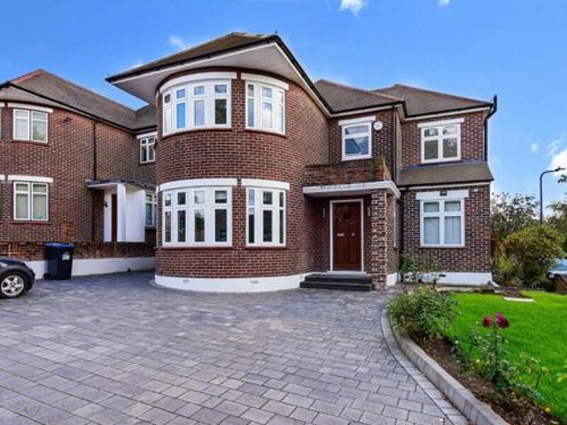 4 Bedroom Detached House For Sale In London