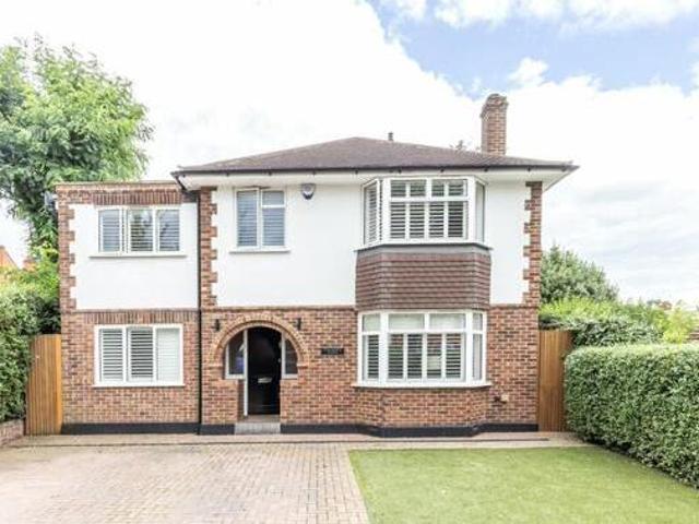 4 Bedroom Detached House For Sale In London