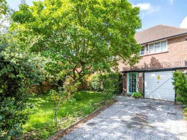 4 Bedroom Detached House For Sale In London