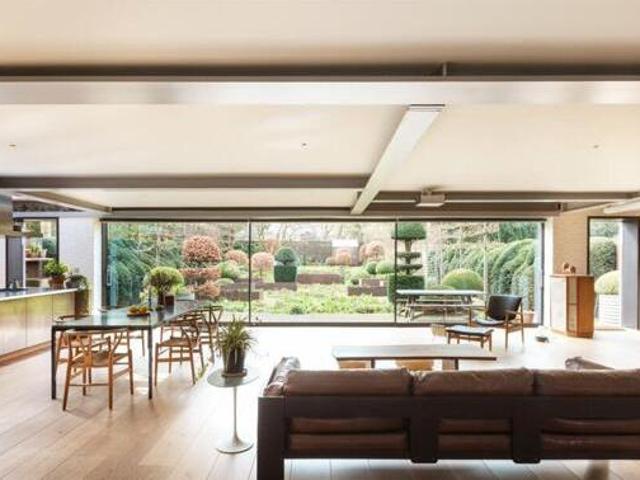 4 Bedroom Detached House For Sale In London