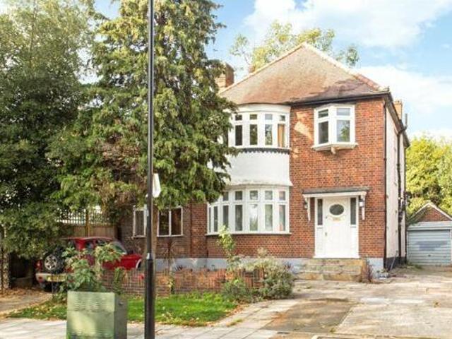4 Bedroom Detached House For Sale In London