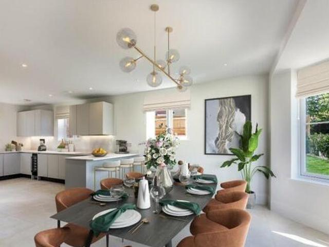 4 Bedroom Detached House For Sale In London