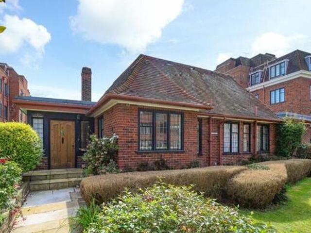 4 Bedroom Detached House For Sale In London