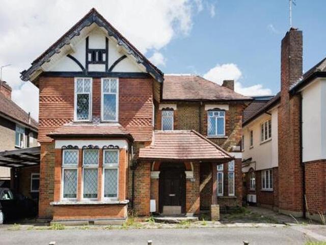 4 Bedroom Detached House For Sale In London