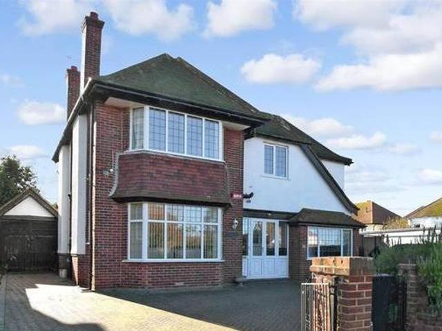 4 bedroom detached house for sale in Lonsdale Avenue Margate Kent CT9