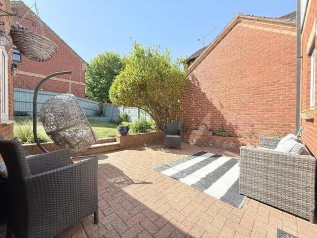 4 bedroom detached house for sale in Lorimer Close, Bushmead, Luton, Bedfordshire, LU2 7RL, LU2