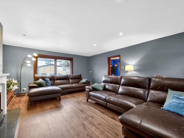 4 bedroom detached house for sale in Lay Garth Fold, Rothwell, Leeds, LS26