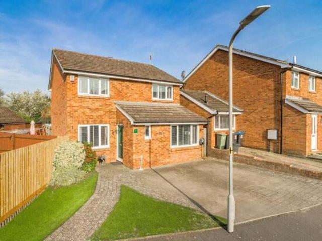4 bedroom detached house for sale in Lagonda Close, Newport Pagnell, MK16