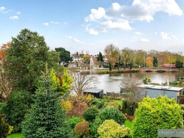 4 bedroom detached house for sale in Lake Rise, Romford, RM1