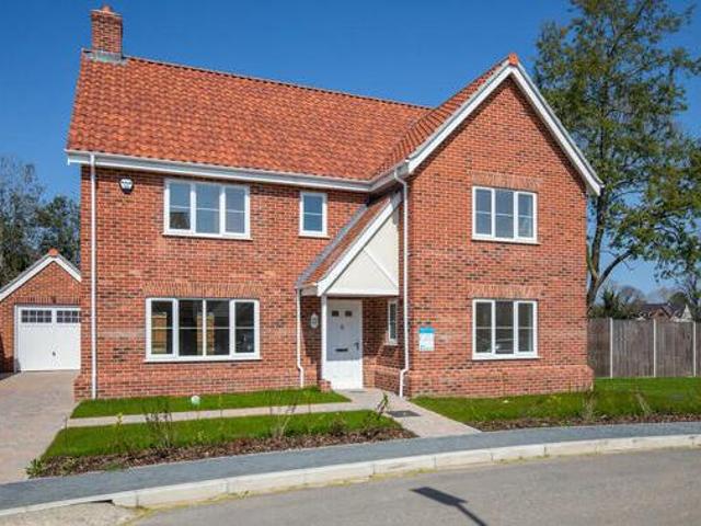 4 Bedroom Detached House For Sale In Lakeside