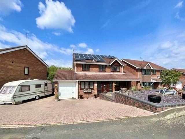 4 Bedroom Detached House For Sale In Lakeside