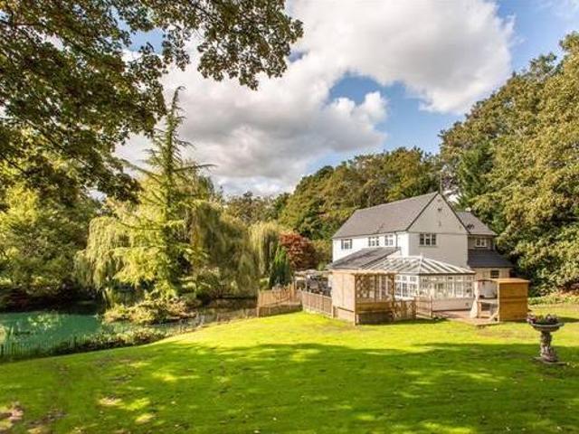 4 bedroom detached house for sale in Lakeside Crescent Brentwood Essex CM14 CM14