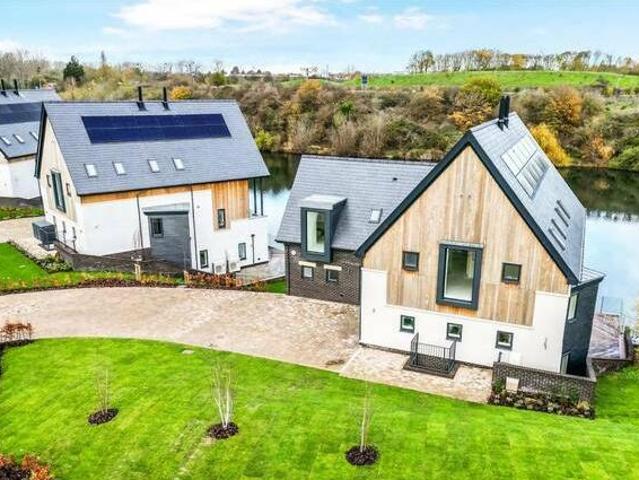 4 bedroom detached house for sale in Lakeview Crescent Broomfield CM3