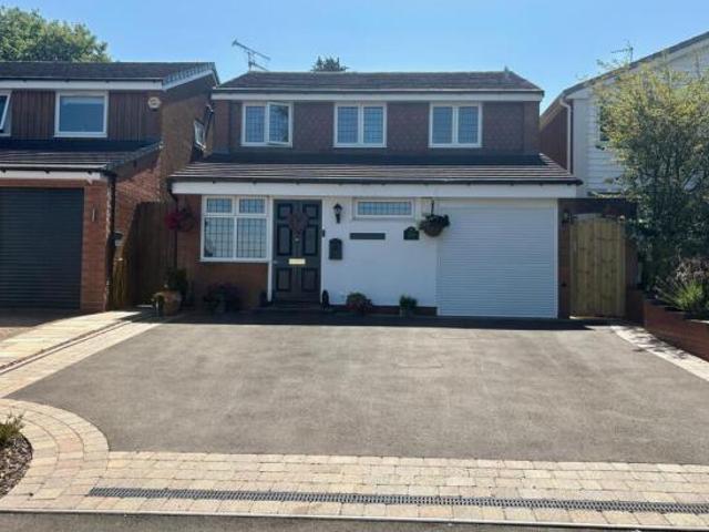 4 bedroom detached house for sale in Lancaster Gardens, Penn, Wolverhampton, WV4