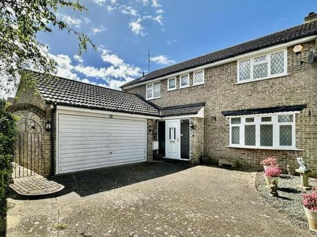 4 Bedroom Detached House For Sale In Langley