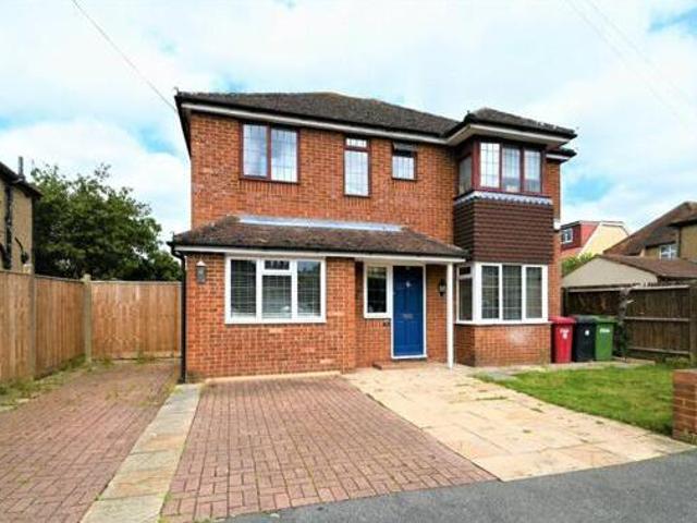 4 Bedroom Detached House For Sale In Langley, Berkshire