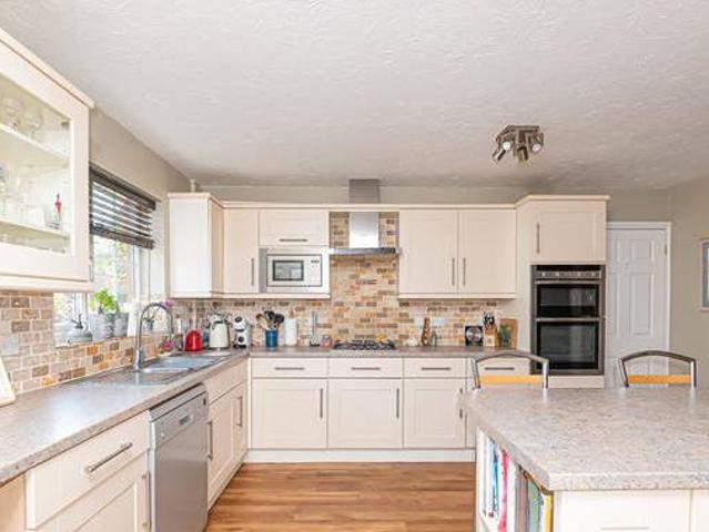 4 bedroom detached house for sale in Langley Drive Aldershot GU11