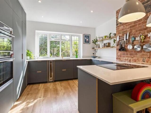 4 bedroom detached house for sale in Lansdowne Road, Worthing, BN11