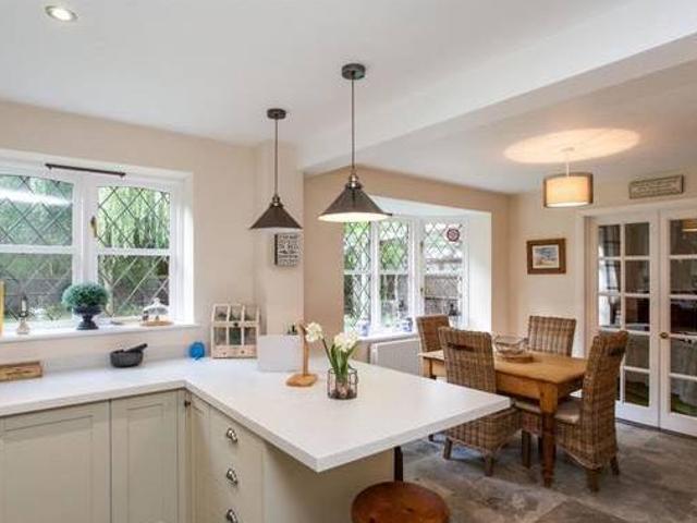 4 bedroom detached house for sale in Larch Close West End Southampton SO30