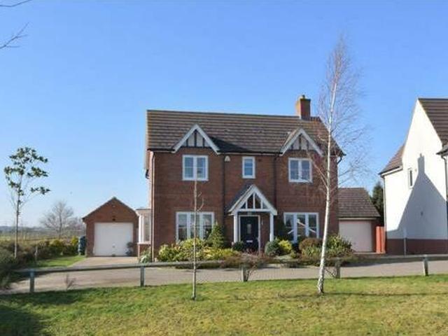 4 bedroom detached house for sale in Larch Drive Didcot Oxfordshire OX11
