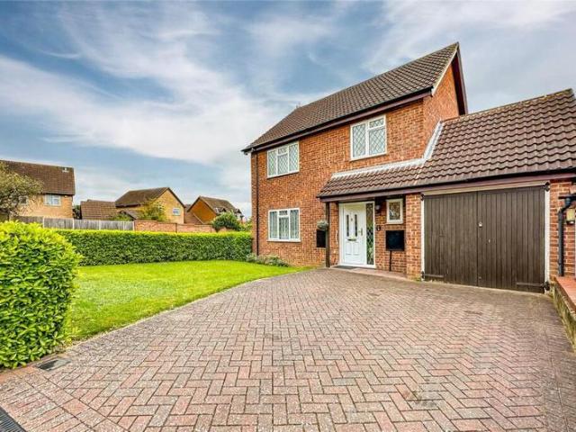 4 bedroom detached house for sale in Larkswood Rise, St. Alban.