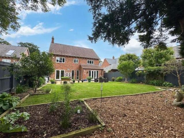 4 bedroom detached house for sale in Leticia Avenue, Scraptoft, Leicester, LE7