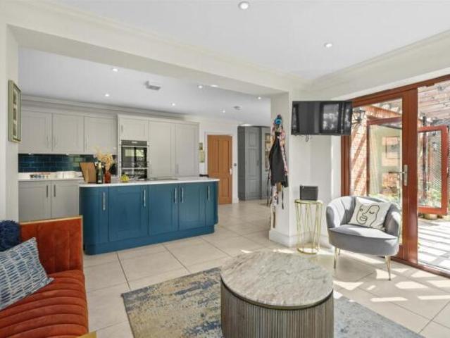 4 bedroom detached house for sale in Leys Road, Loughton, Milton Keynes, MK5