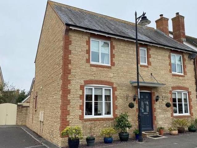 4 bedroom detached house for sale in Leddington Way Gillingham Dorset SP8