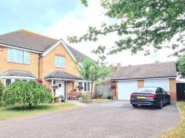 4 Bedroom Detached House For Sale In Lee on the solent