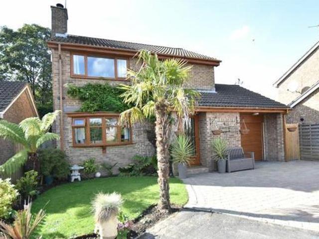 4 Bedroom Detached House For Sale In Leeds
