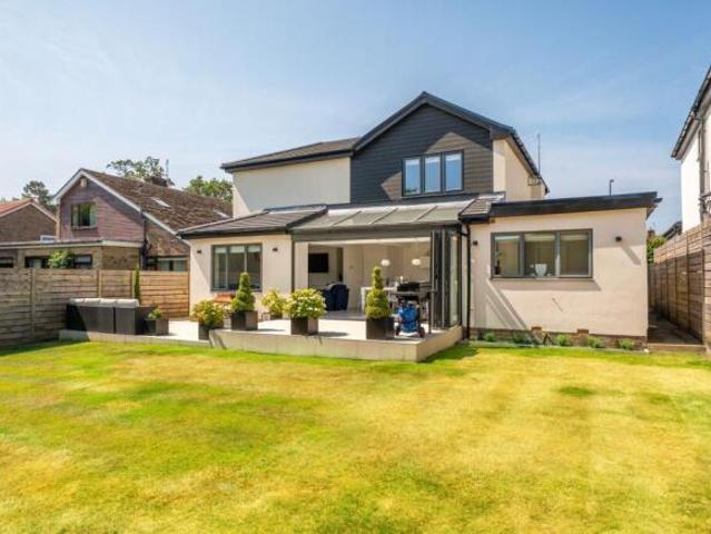 4 bedroom detached house for sale in Leeds Road, Harrogate, HG2