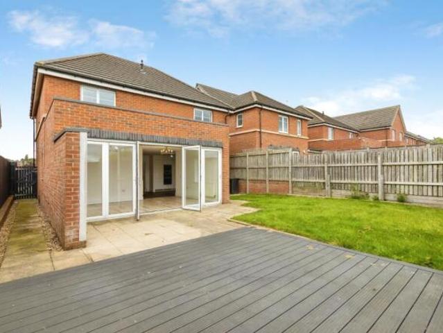 4 bedroom detached house for sale in Leicester Square, Leeds, LS15