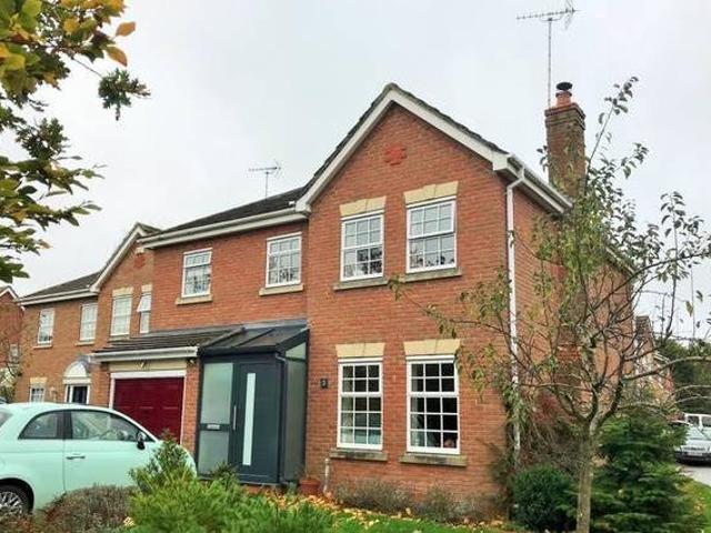4 bedroom detached house for sale in Leigh Croft Wootton OX13 OX13