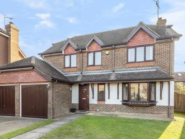 4 bedroom detached house for sale in Lemmington Way Horsham RH12 RH12