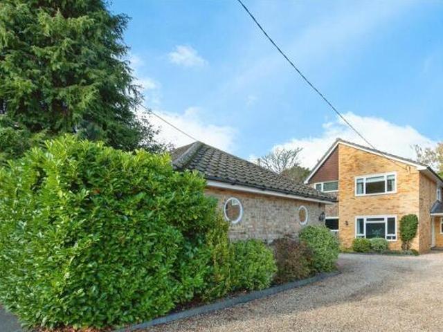 4 Bedroom Detached House For Sale In Lightwater, Surrey