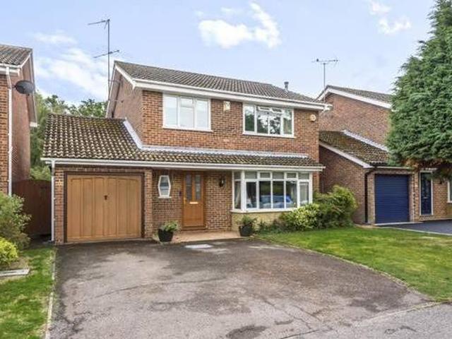 4 bedroom detached house for sale in Lightwater Surrey GU18