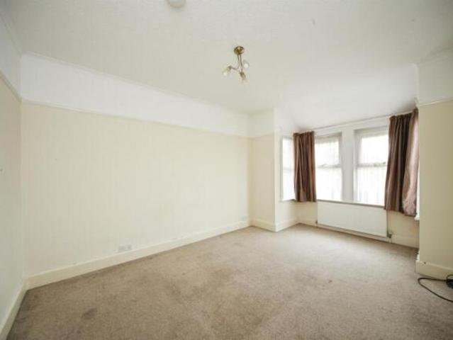 4 bedroom detached house for sale in Limbury Road, Luton, LU3