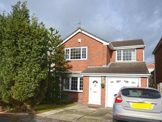 4 bedroom detached house for sale in Lincoln Close AshtonUnderLyne OL6