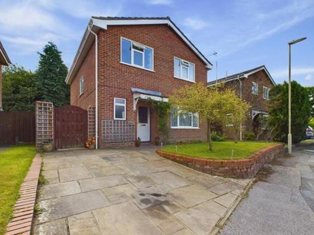 4 Bedroom Detached House For Sale In Lindford