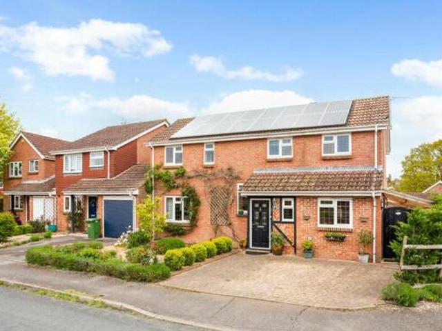 4 Bedroom Detached House For Sale In Lindford