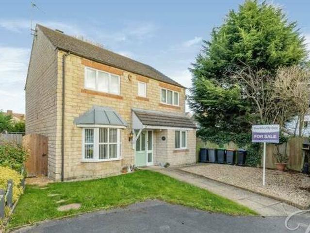 4 bedroom detached house for sale in Lindholme Way SuttonInAshfield NG17
