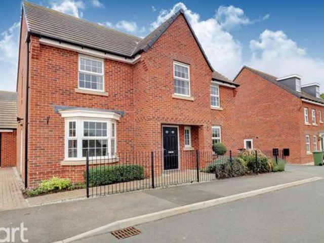 4 bedroom detached house for sale in Line Way Northampton NN6