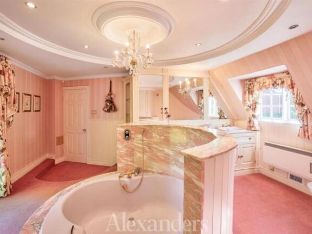 4 bedroom detached house for sale in Links Road, Kirby Muxloe, LE9