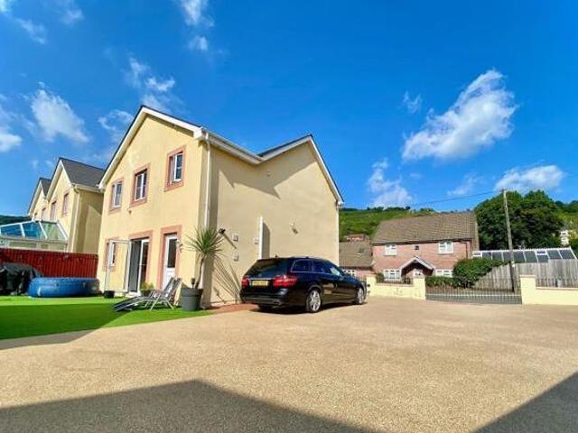 4 Bedroom Detached House For Sale In Llwyn Y Pia
