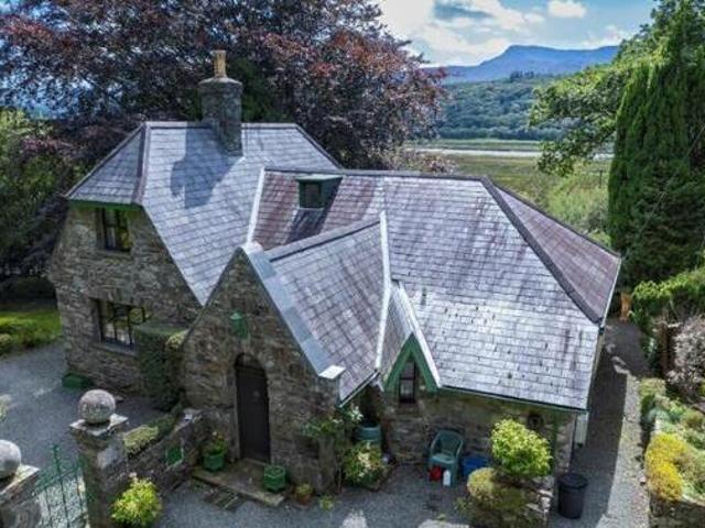4 Bedroom Detached House For Sale In Llanelltyd