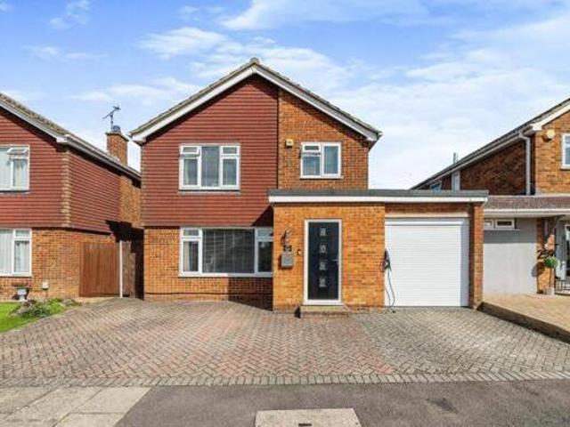 4 Bedroom Detached House For Sale In Luton, Bedfordshire