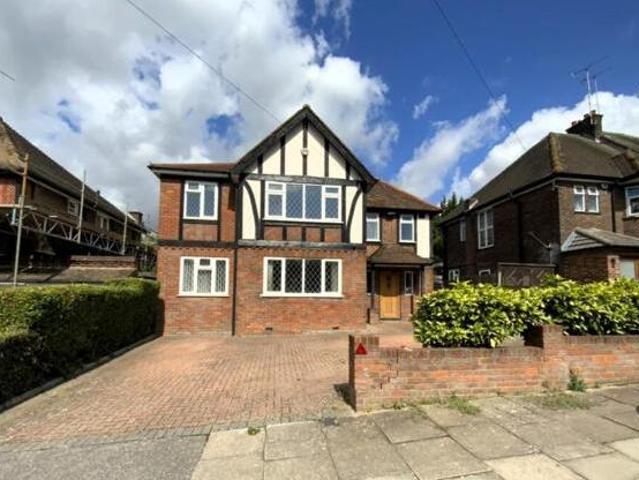 4 Bedroom Detached House For Sale In Luton, Bedfordshire